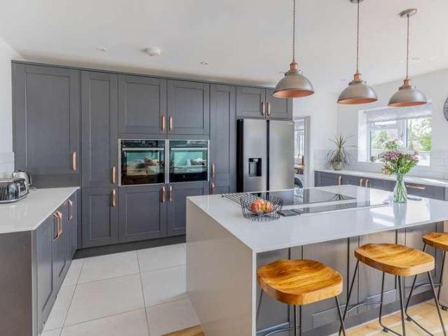 4 bed house for sale