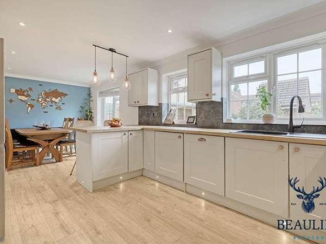 4 bed house for sale