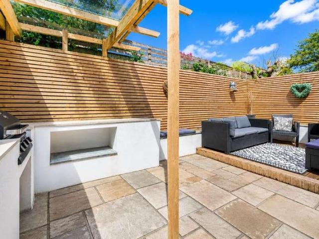 4 bed house for sale