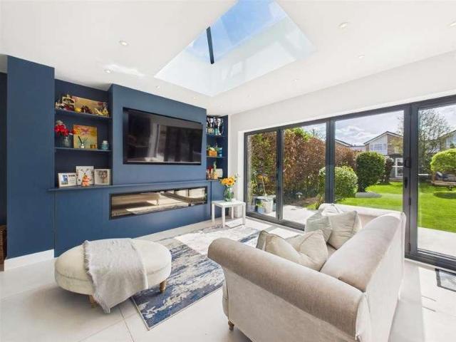 4 bed house for sale