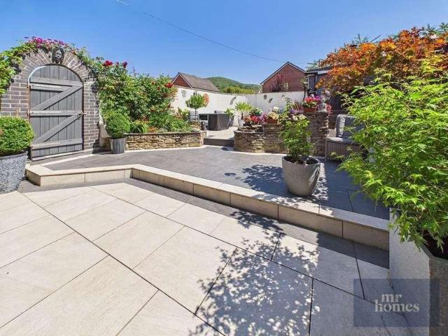 4 bed house for sale