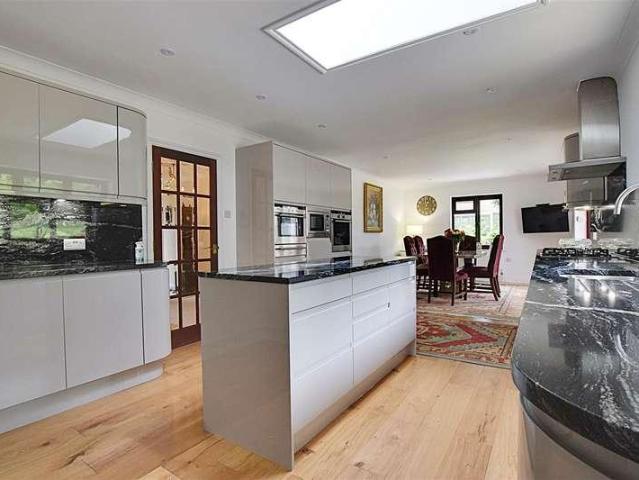 4 bed house for sale