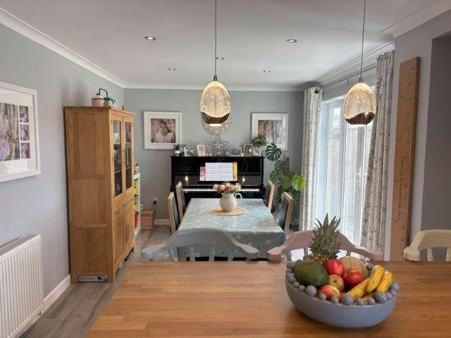4 bed house for sale