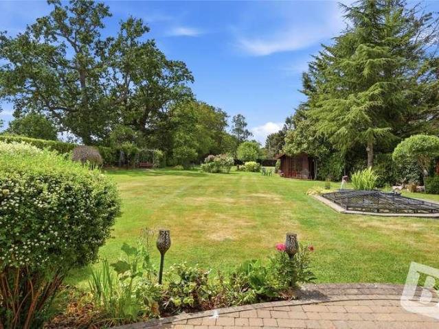 4 bed house for sale