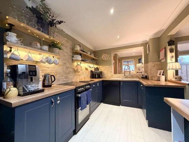4 bed house for sale