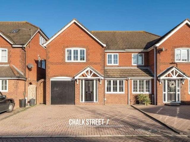 4 bed house for sale