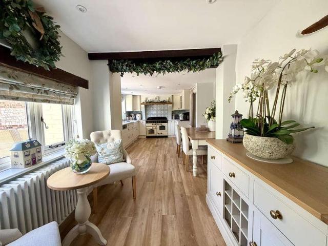 4 bed house for sale