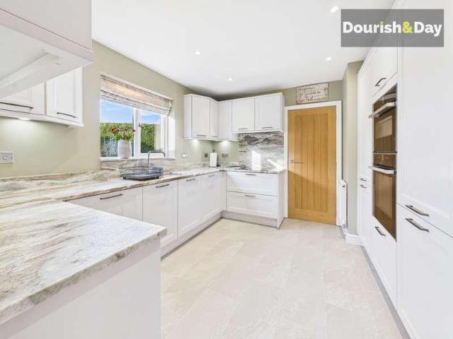 4 bed house for sale