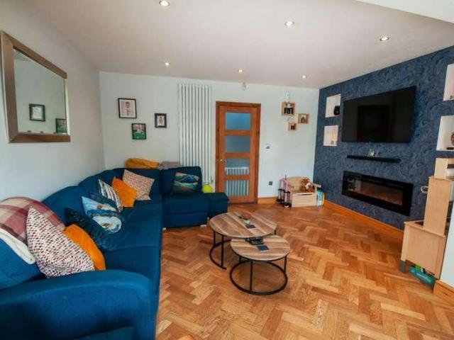 4 bed house for sale