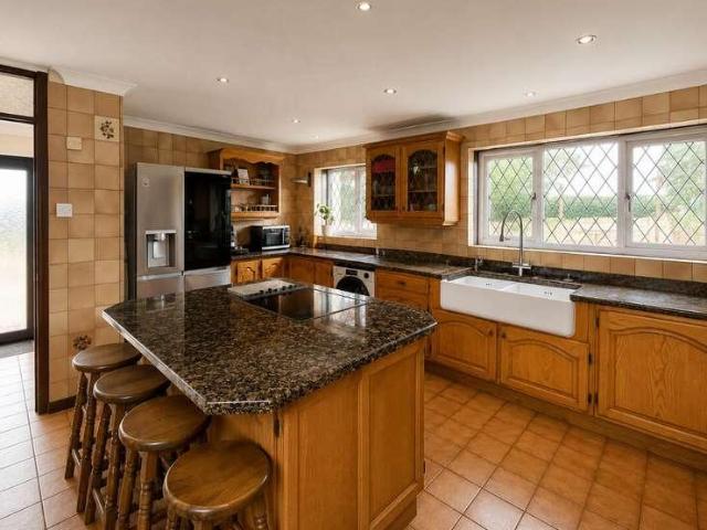 4 bed house for sale