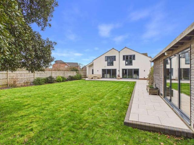 4 bed house for sale