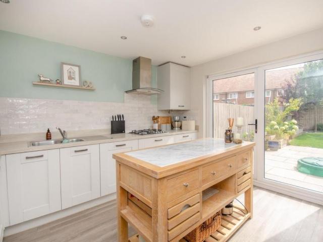 4 bed house for sale