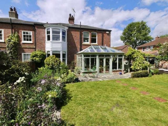 4 bed house for sale
