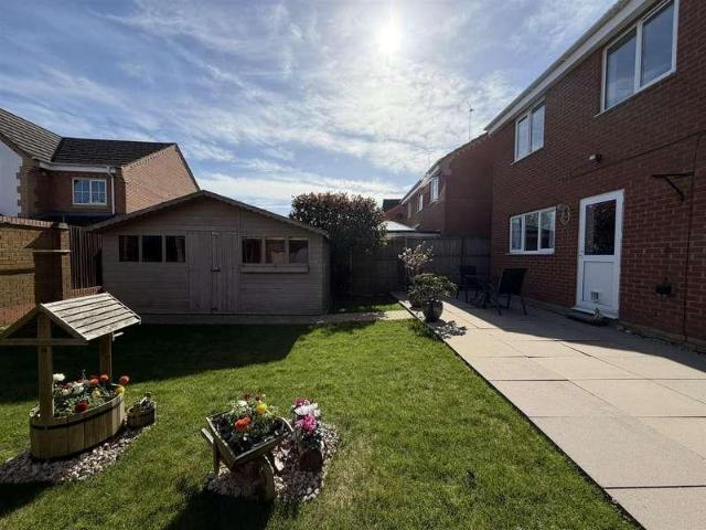 4 bed house for sale