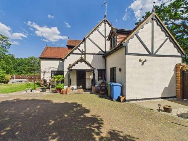 4 bed house for sale