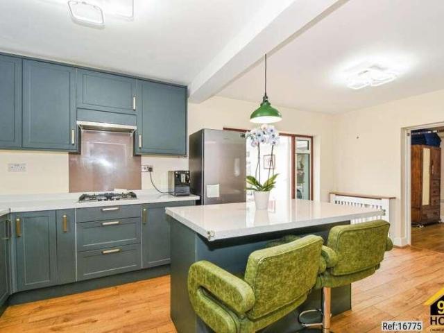 4 bed house for sale