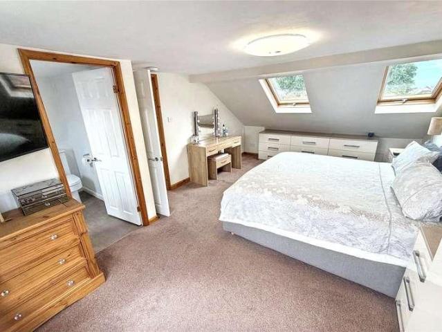 4 bed house for sale
