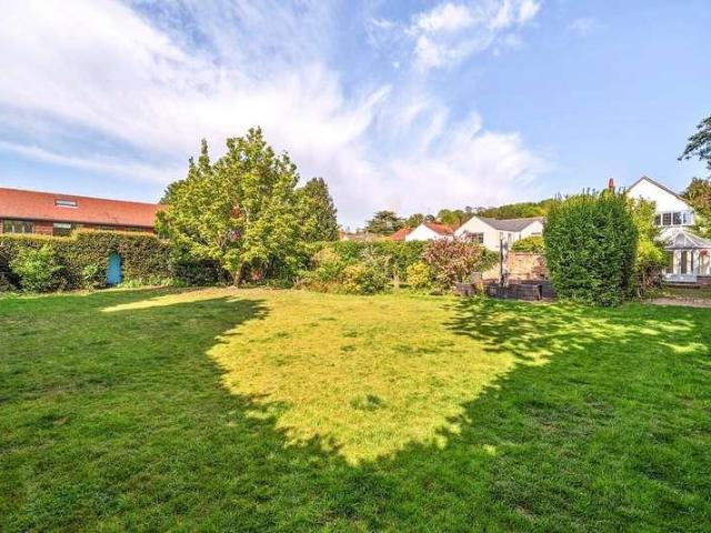 4 bed house for sale