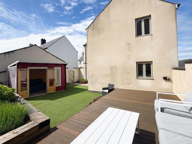 4 bed house for sale