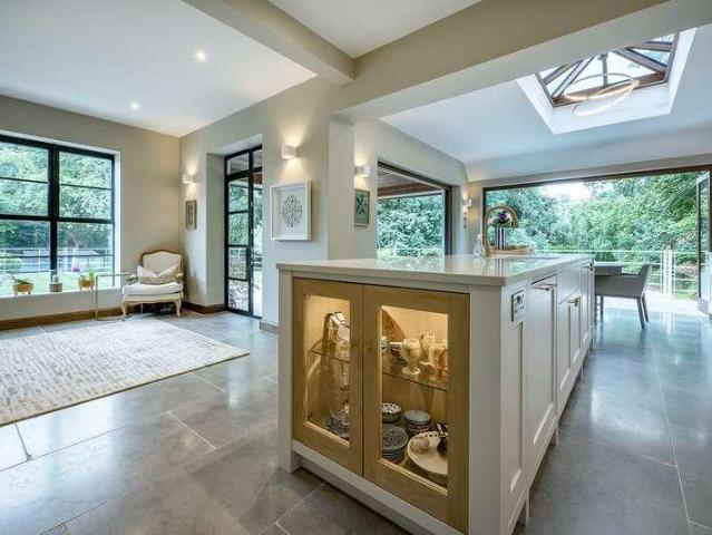 4 bed house for sale