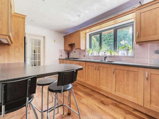 4 bed house for sale