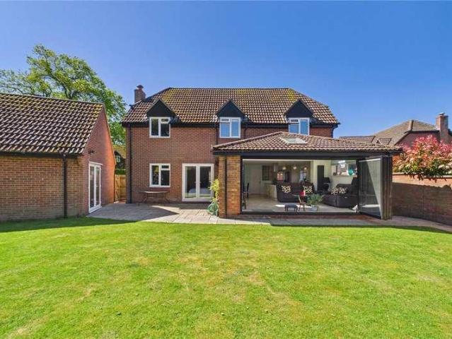 4 bed house for sale