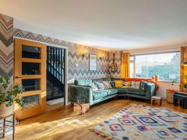 4 bed house for sale