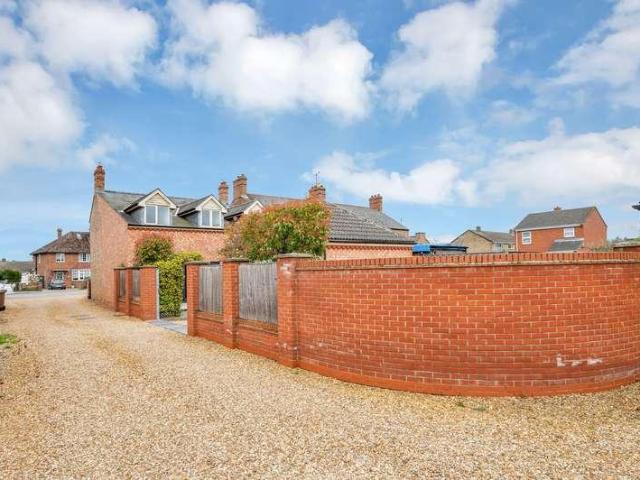 4 bed house for sale