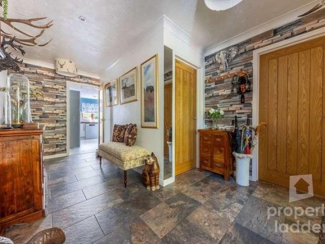 4 bed house for sale