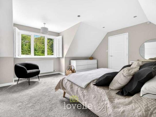 4 bed house for sale