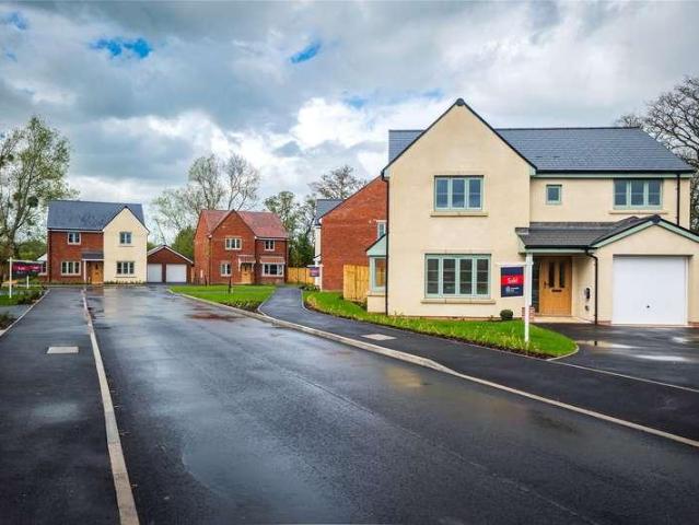 4 bed house for sale