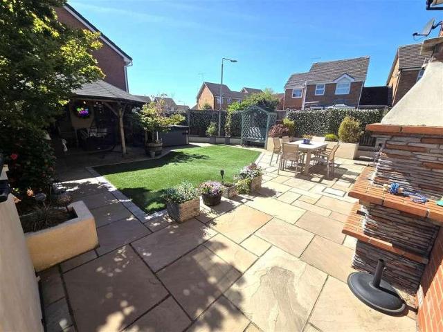 4 bed house for sale
