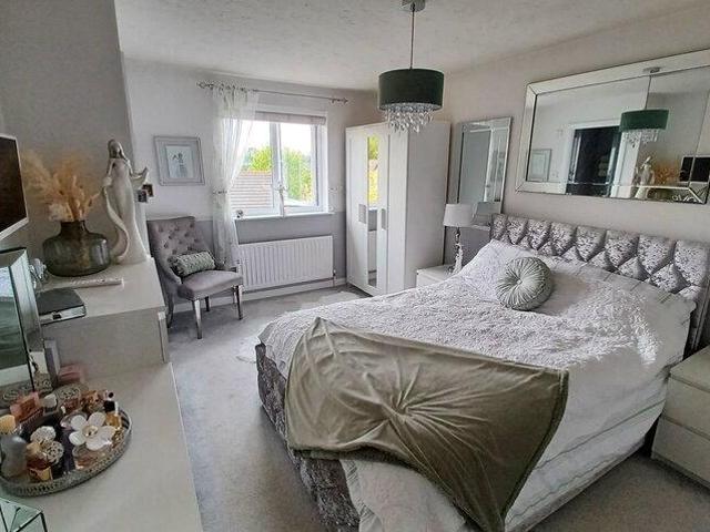 4 bed house for sale