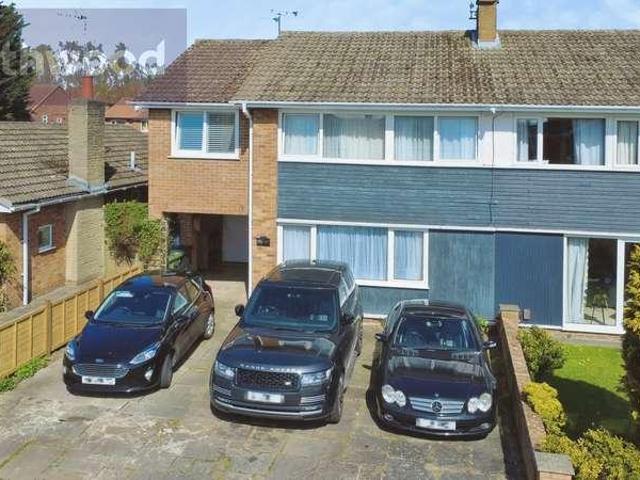 5 bed house for sale