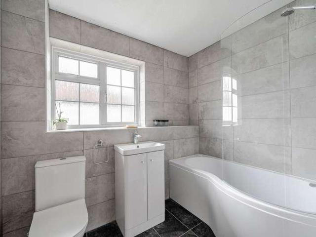 4 bed house for sale
