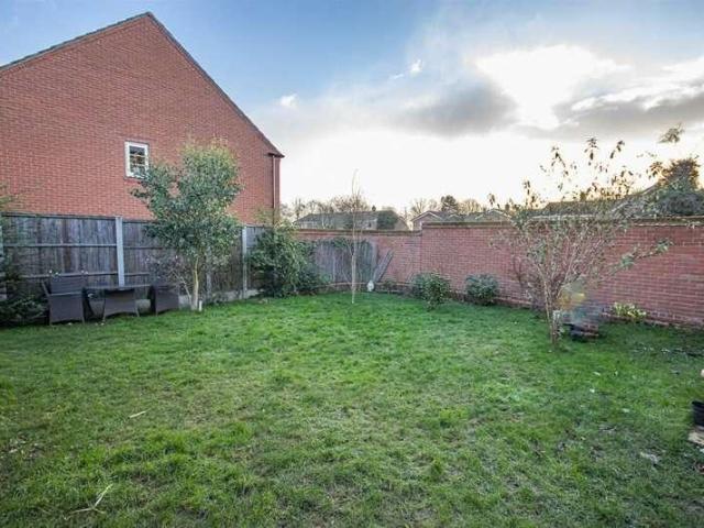 4 bed house for sale