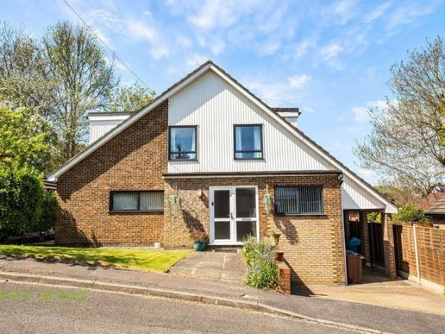 4 bed house for sale