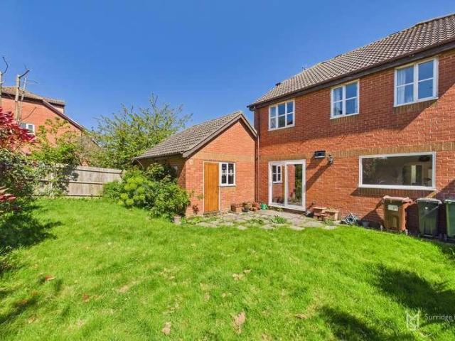 4 bed house for sale