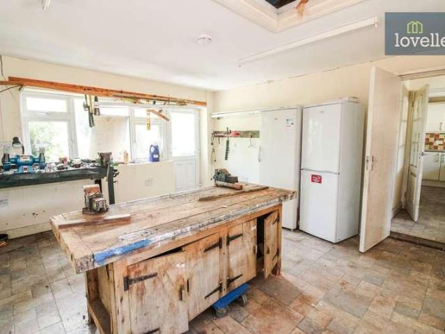 4 bed house for sale