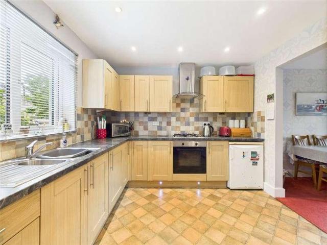 4 bed house for sale