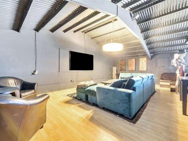 7 bed house for sale