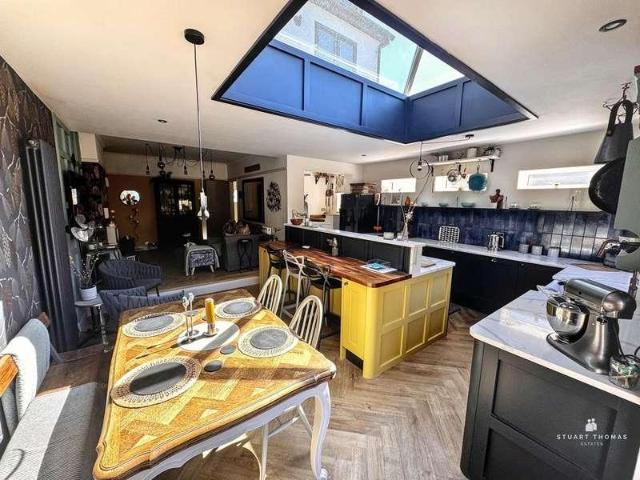 4 bed house for sale