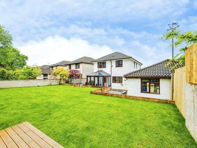 4 bed house for sale