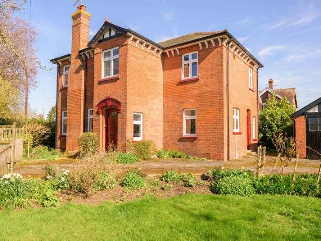 4 bed house for sale