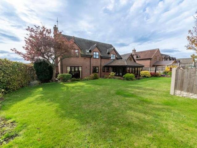 4 bed house for sale