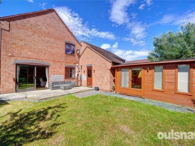4 bed house for sale