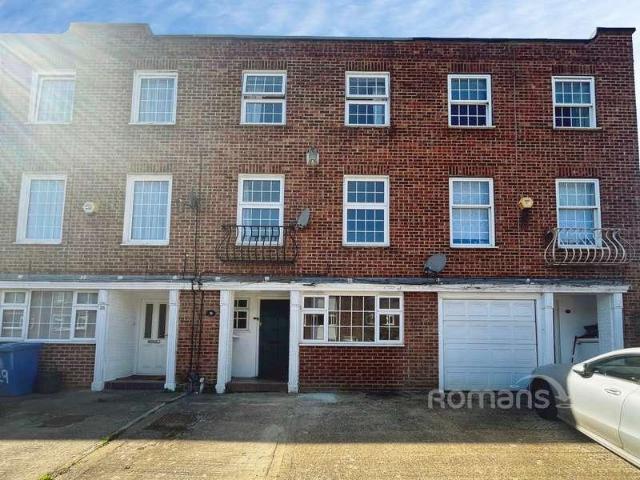 4 bed house for sale