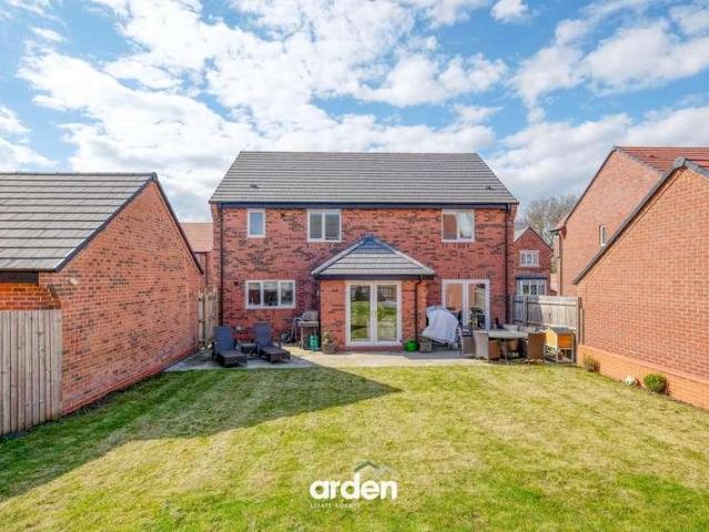 4 bed house for sale