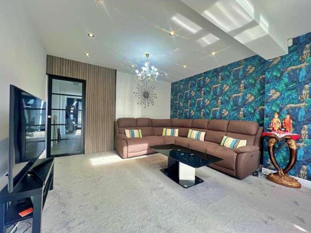 4 bed house for sale