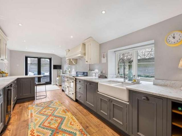 4 bed house for sale
